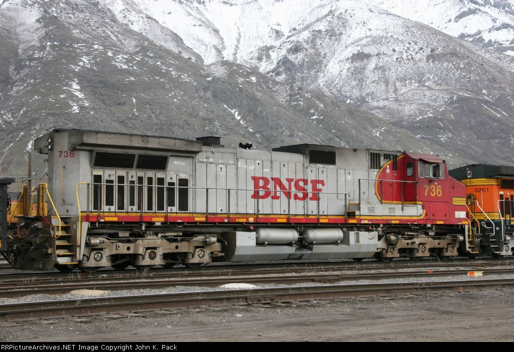 BNSF 736